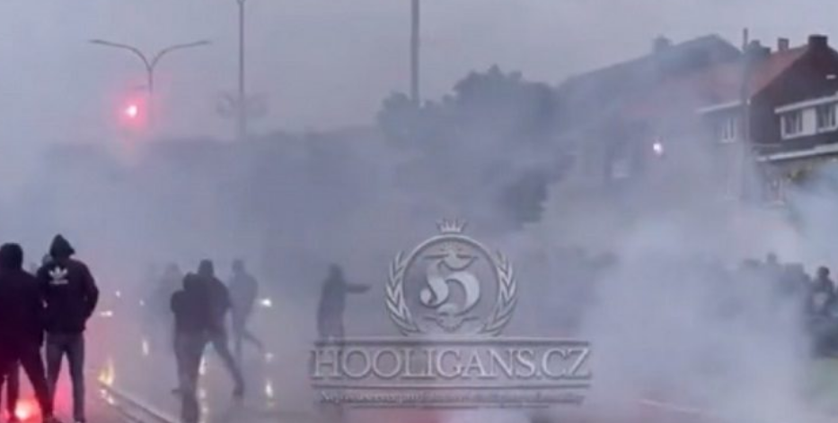 POTPUNI HAOS: Huligani nasrnuli na bus s italijanskim navijačima! • CG ...